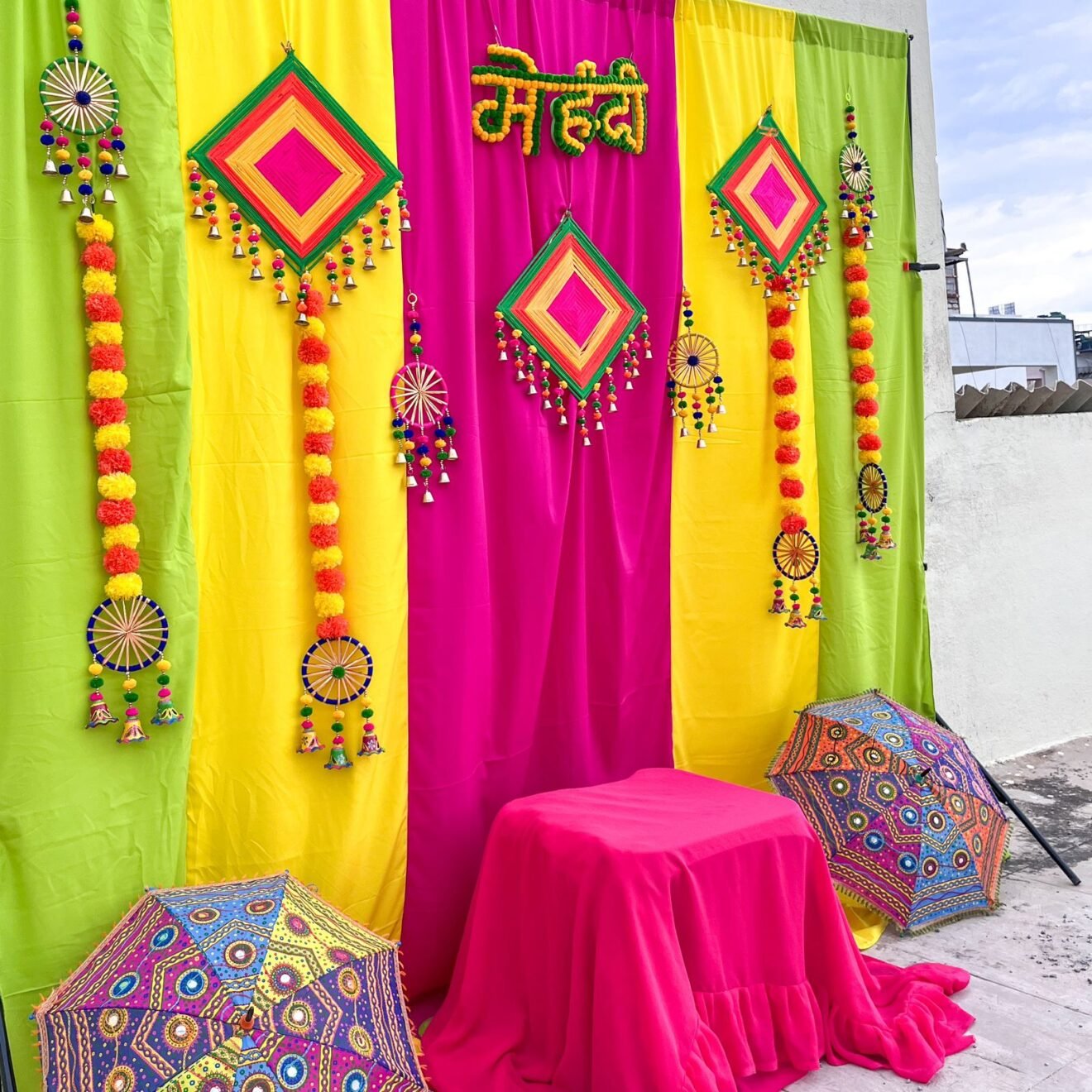 Mehndi Decoration Kit (Multicolor Backdrop Curtains +Props) - Band Baja ...